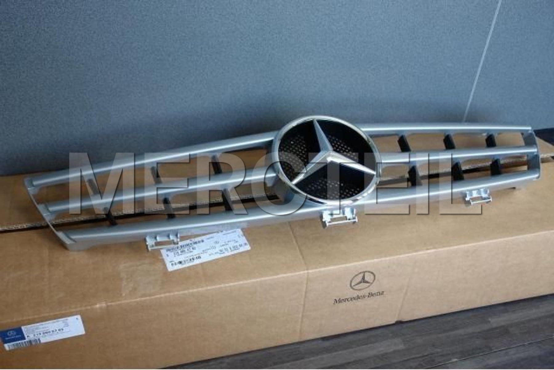 Buy the spare part Mercedes-Benz A2198800783 radiator grille shell