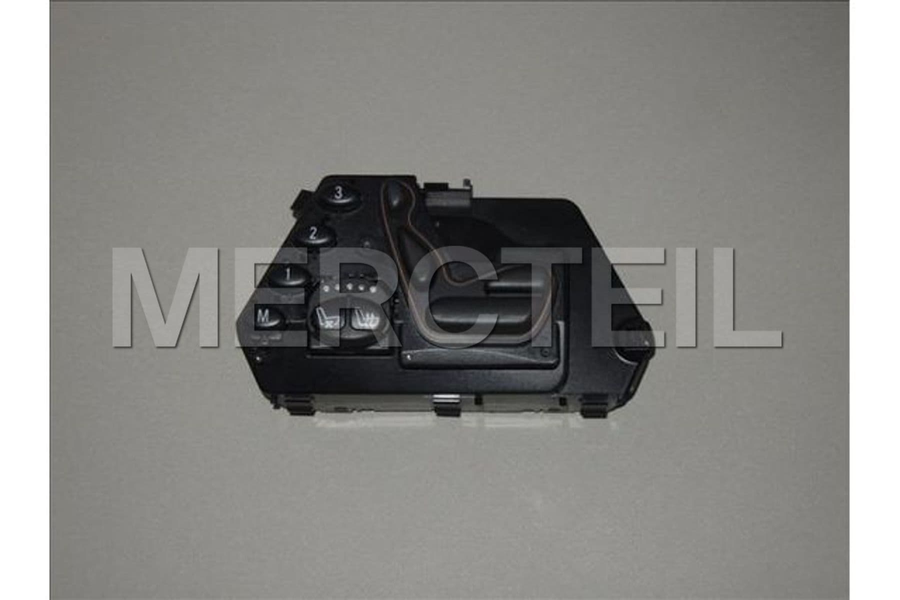 Buy the spare part Mercedes-Benz A2208212579 switch