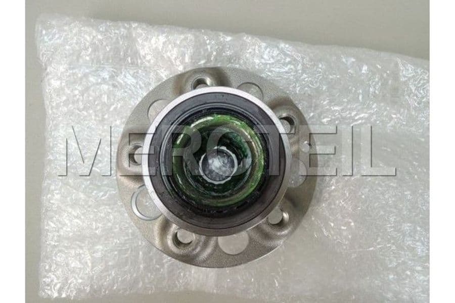 Buy the spare part Mercedes-Benz A2213300225 front wheel hub