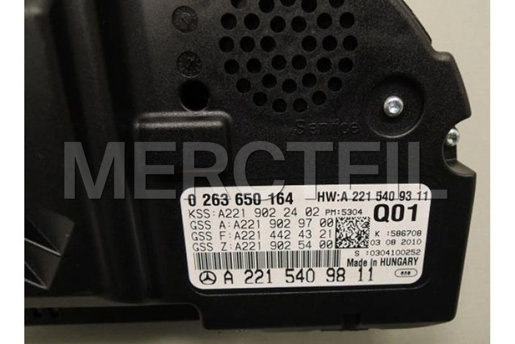 Buy the spare part Mercedes-Benz A2215409811 instrument cluster