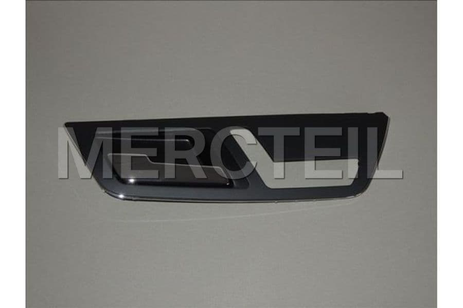Buy the spare part Mercedes-Benz A2217304548 deckel