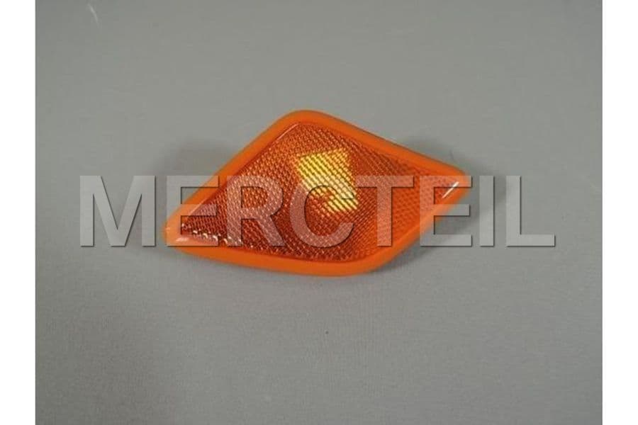Buy the spare part Mercedes-Benz A2218200621 direction indicator