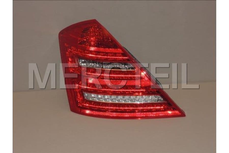 Buy the spare part Mercedes-Benz A2218201364 tail lamp