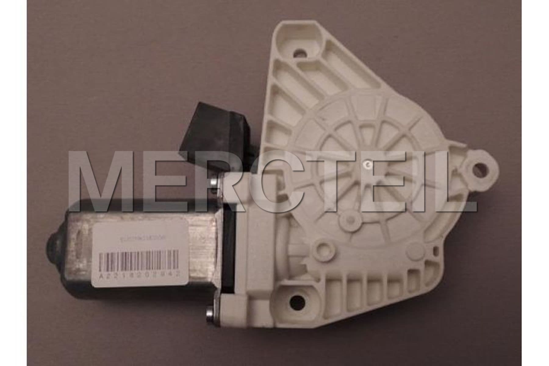 Buy the spare part Mercedes-Benz A2218202942 electric motor