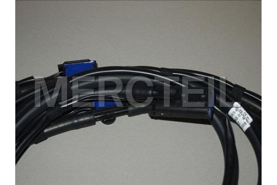 Buy the spare part Mercedes-Benz A2218600292 hose