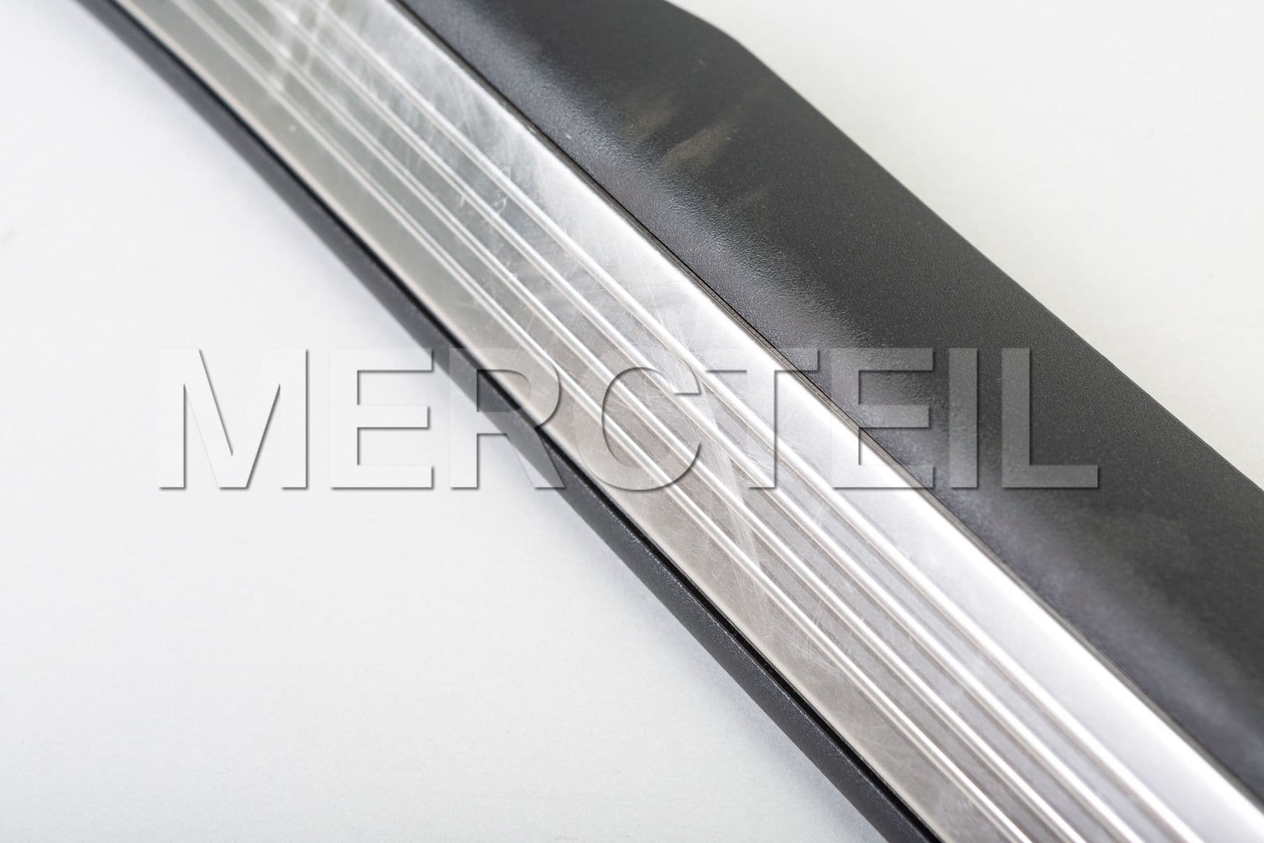 Buy the spare part Mercedes-Benz A2226806035 cover rail