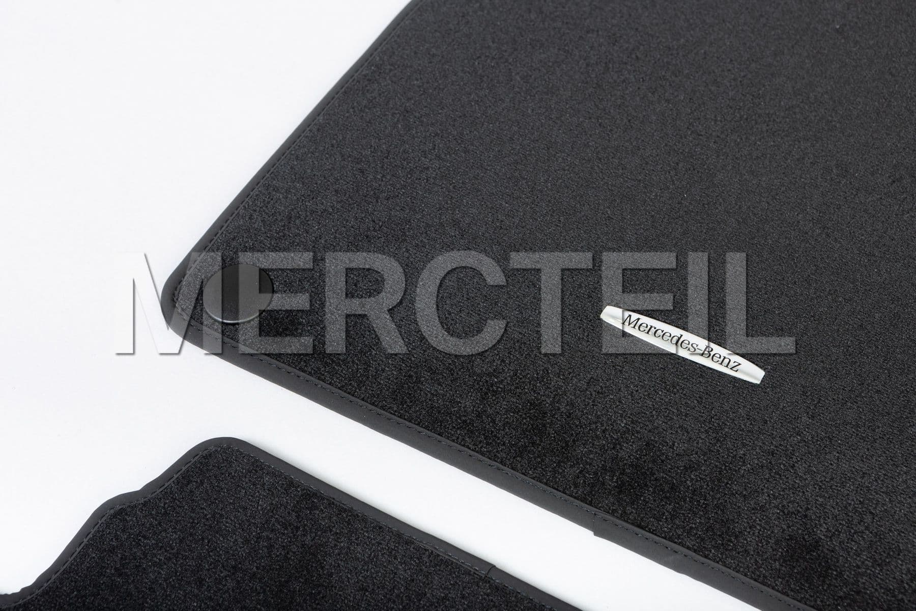 Buy the spare part Mercedes-Benz A22268069029F87 mat