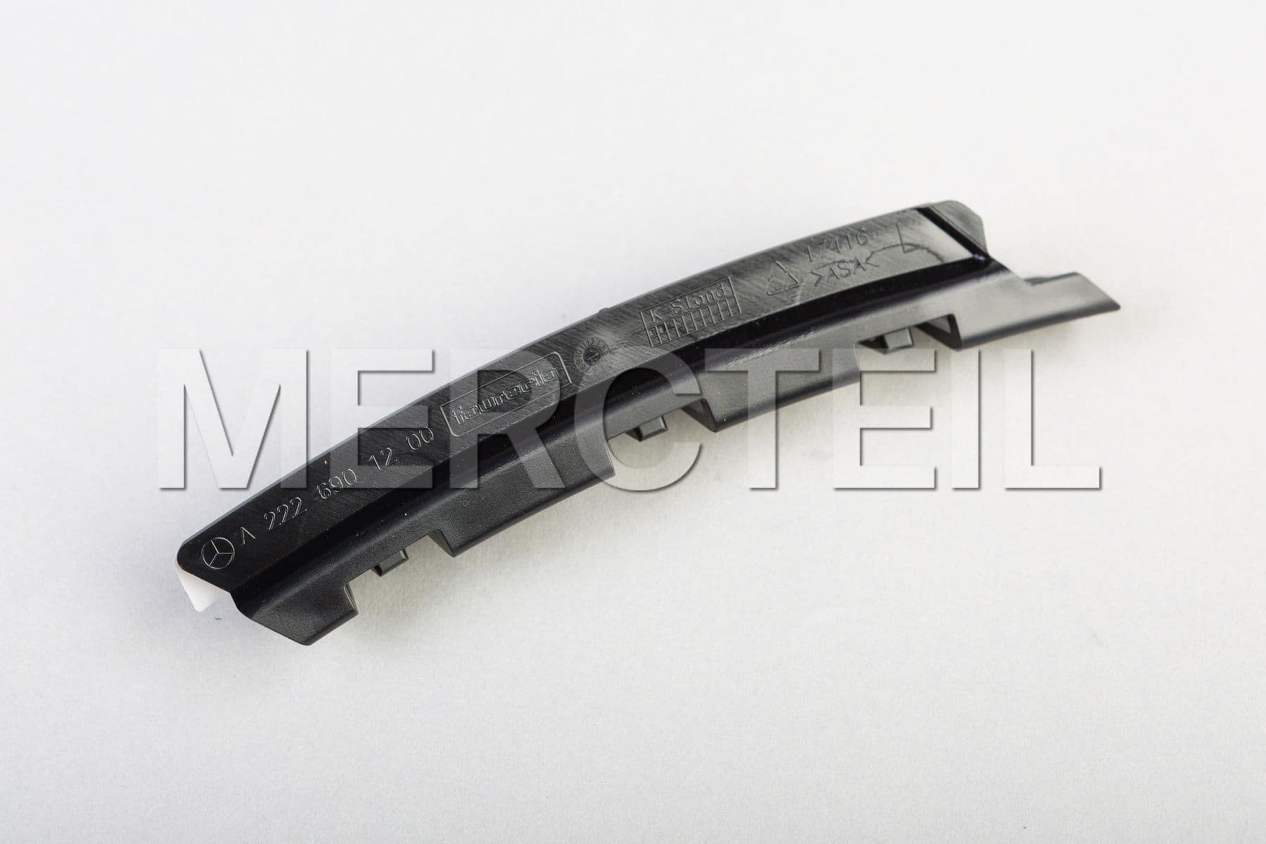 Buy the spare part Mercedes-Benz A2226901200 wheel house covering