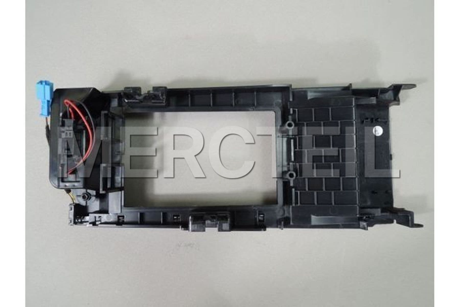 Buy the spare part Mercedes-Benz A2228203305 retaining plate