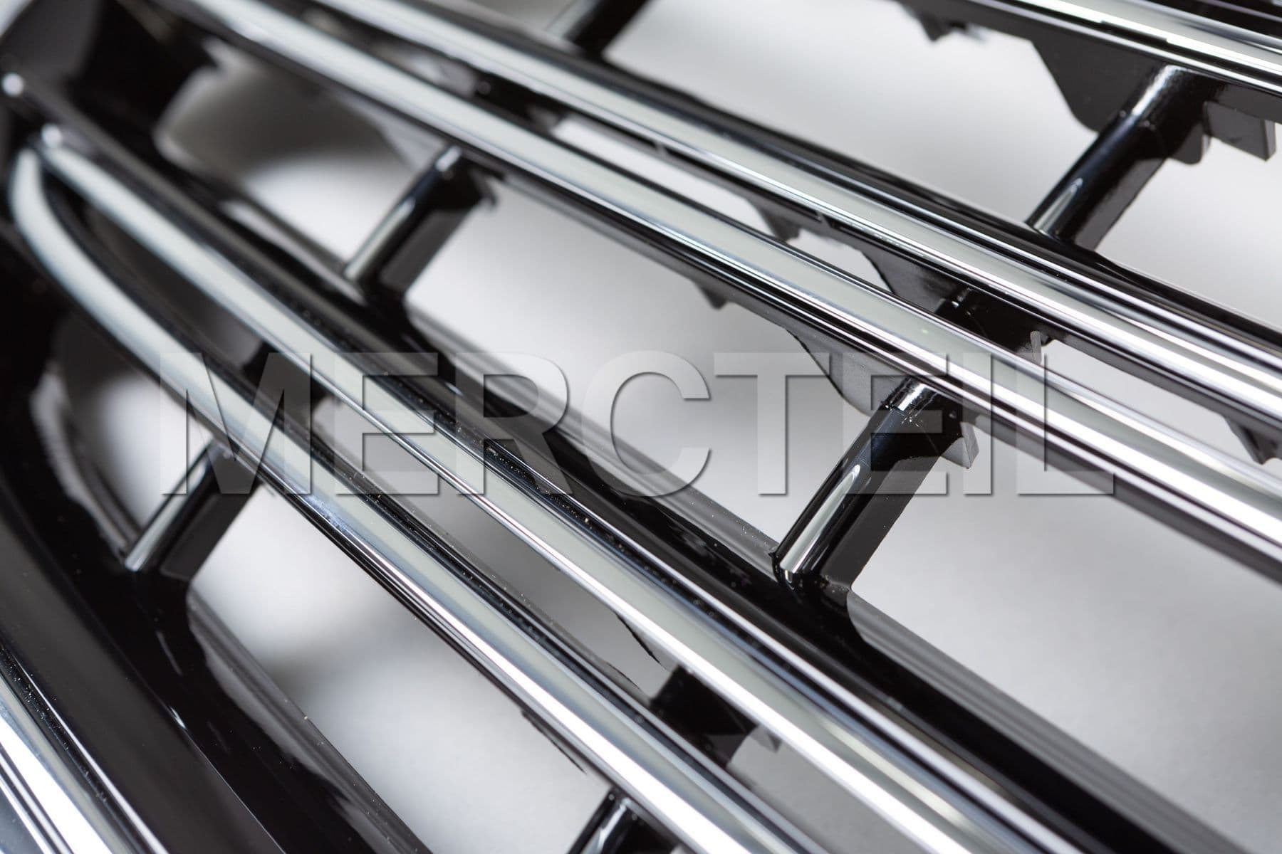 Buy the spare part Mercedes-Benz A22288013839040 radiator grille