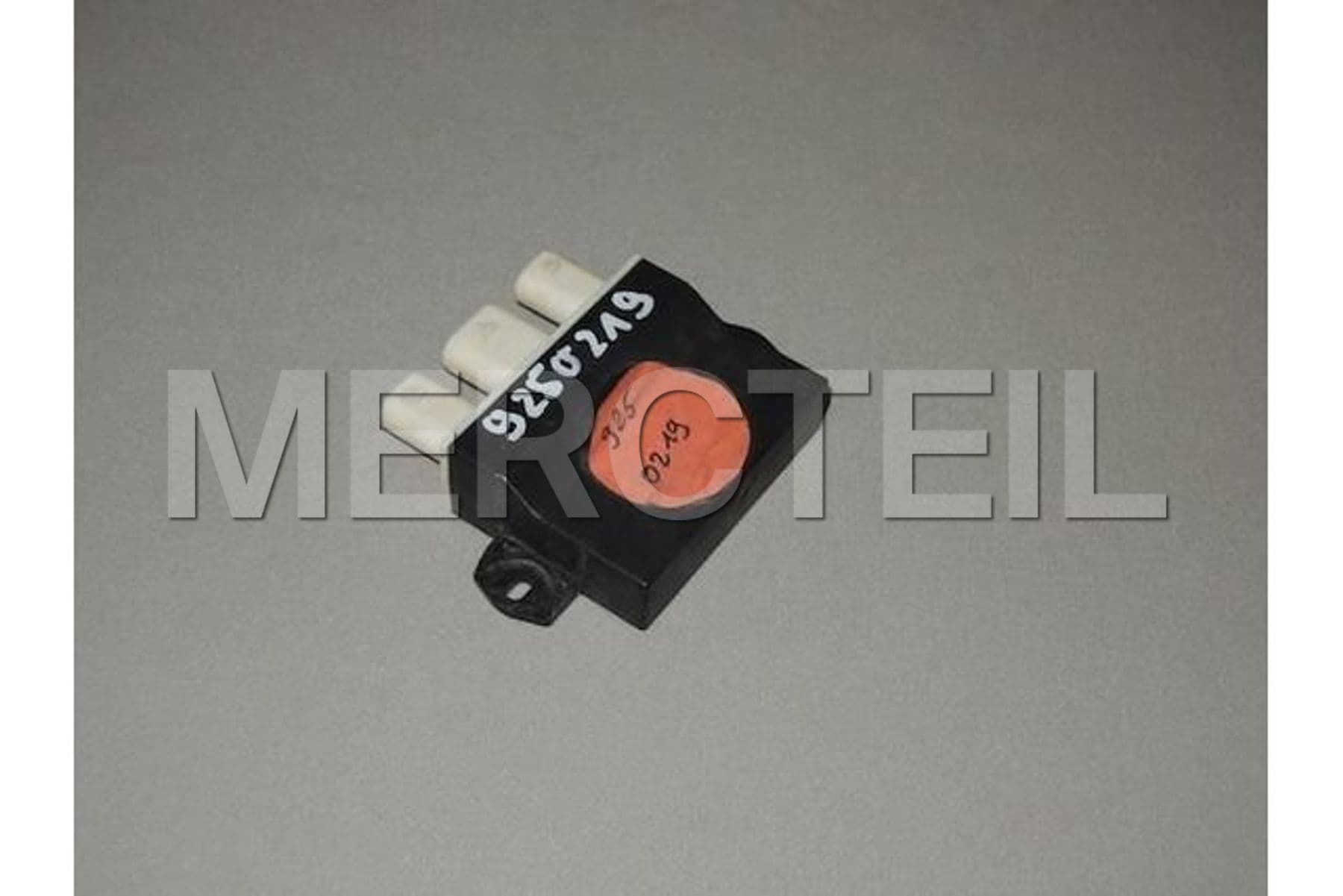 Buy the spare part Mercedes-Benz A2229052705 rear switching module
