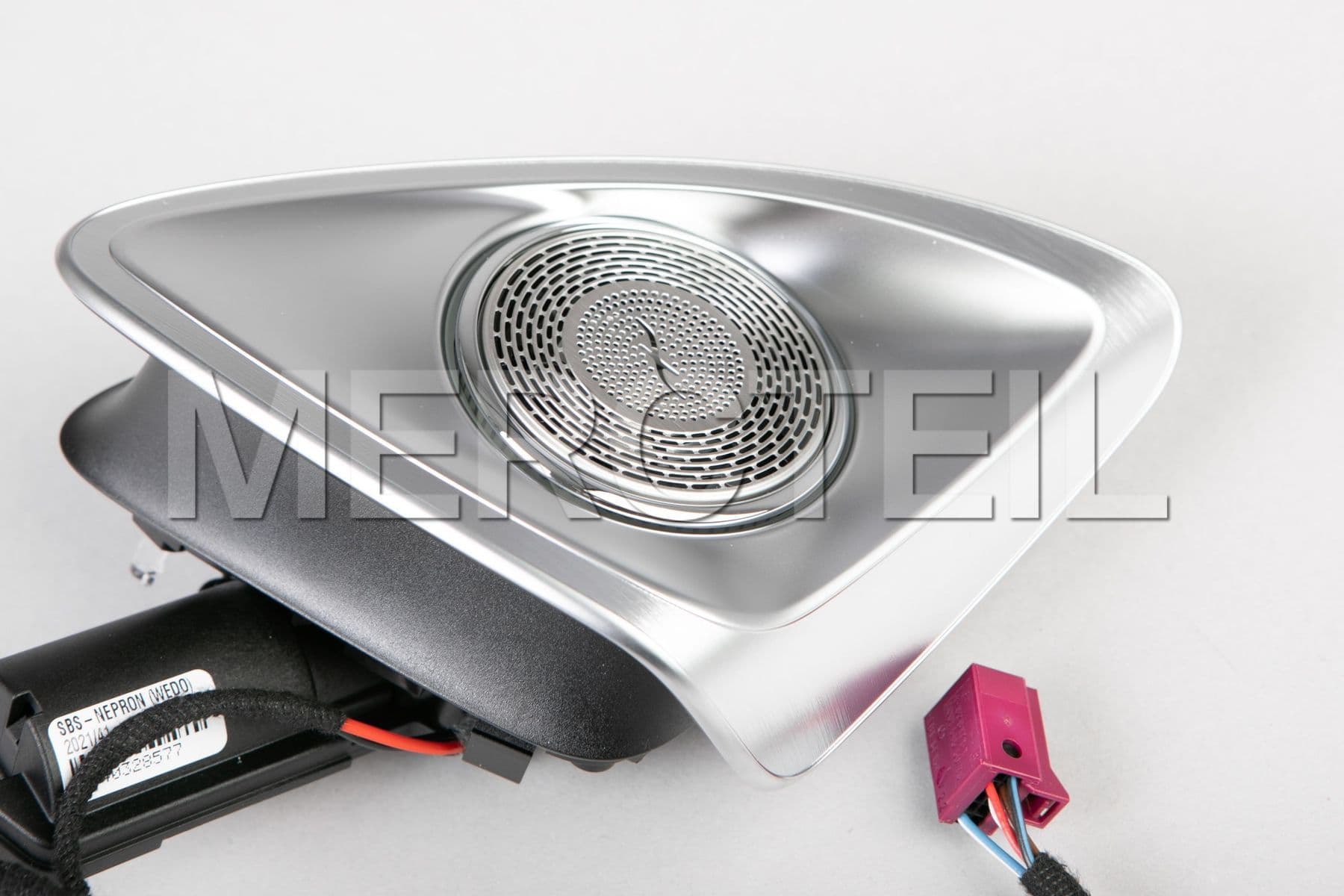 Buy the spare part Mercedes-Benz A22372078032C41 cover trim