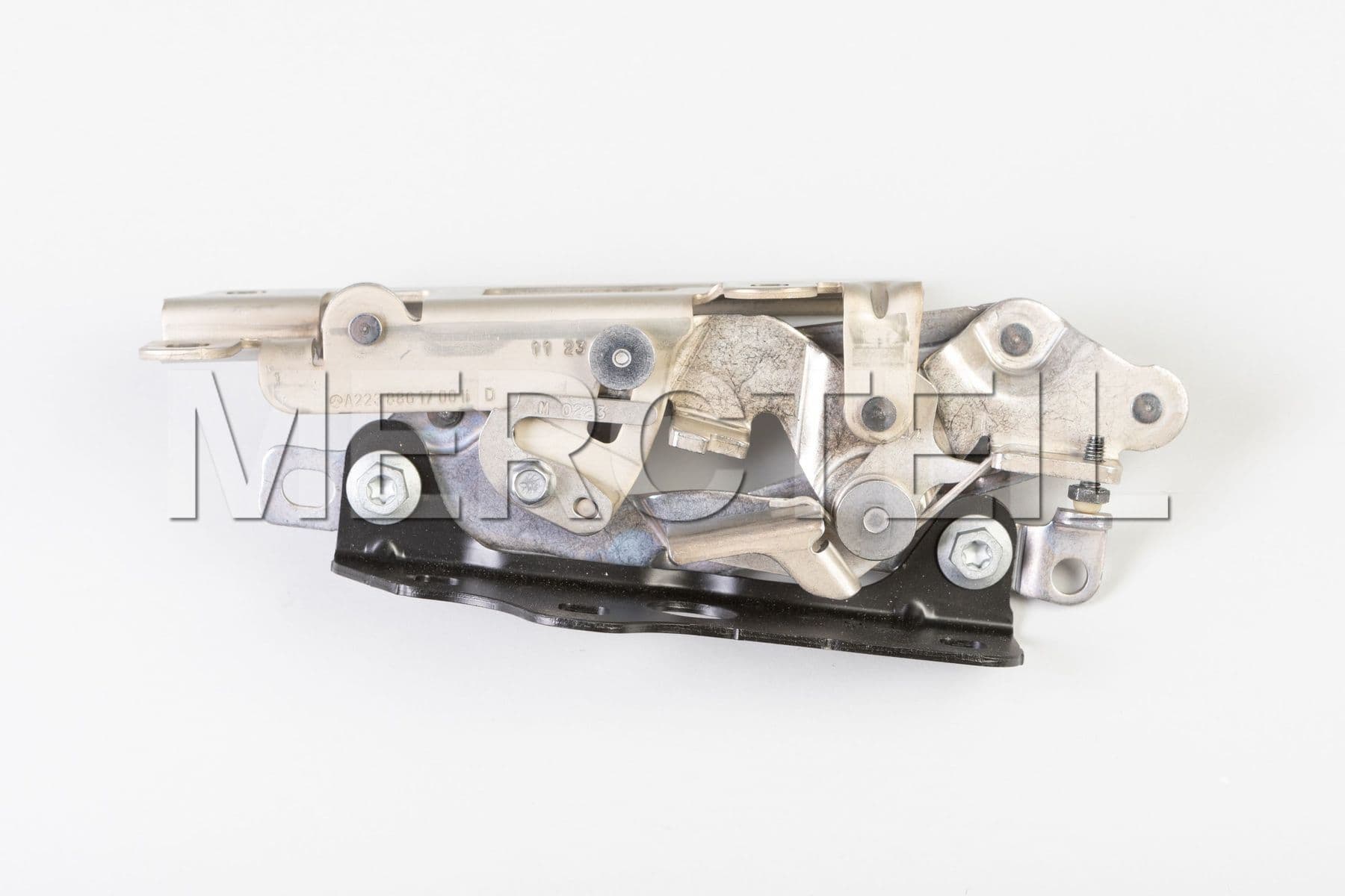 Buy the spare part Mercedes-Benz A223880170064 hinge