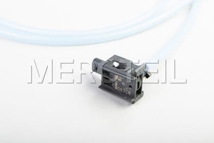 Buy the spare part Mercedes-Benz A2239057506 pressure sensor