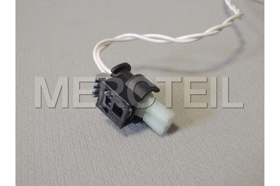 Buy the spare part Mercedes-Benz A2319059900 rear switching module