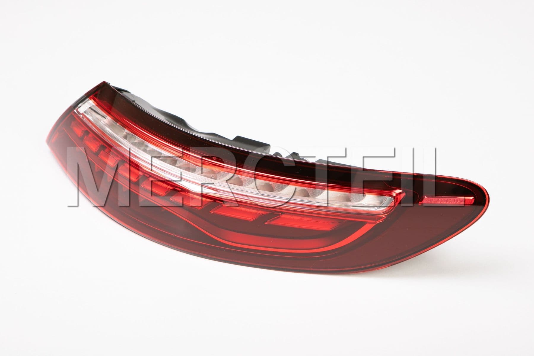 Buy the spare part Mercedes-Benz A2389064201 rear lamp combination