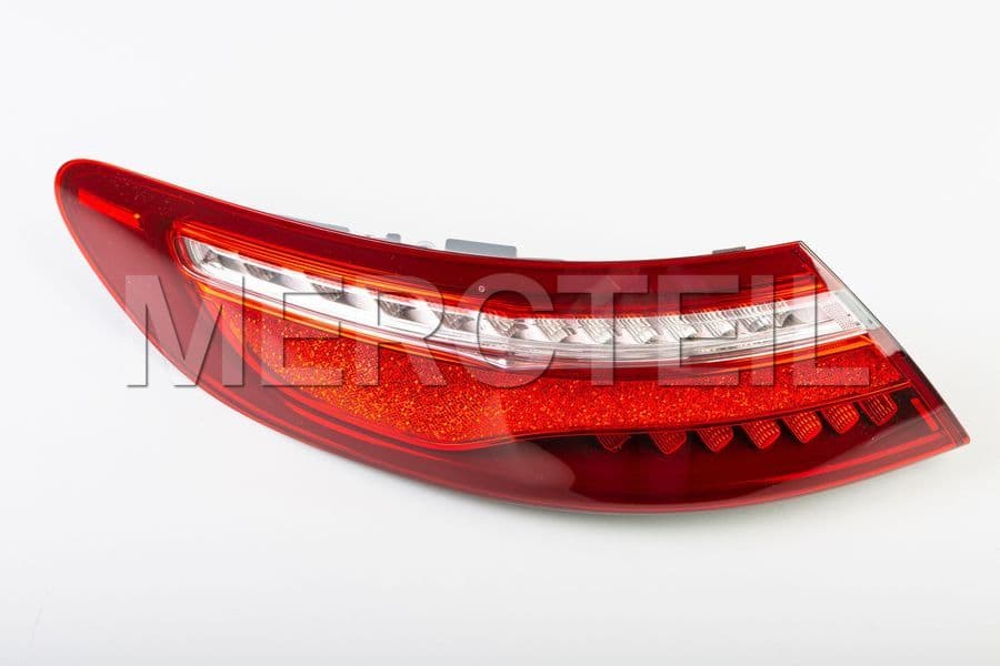 Buy the spare part Mercedes-Benz A2389066701 rear lamp combination