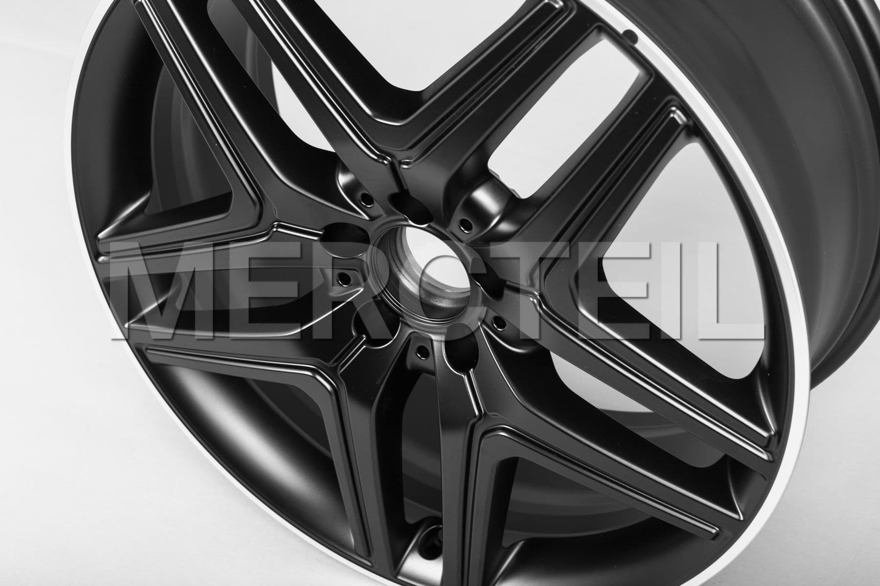 Buy the spare part Mercedes-Benz A24740120007X71 spoke wheel