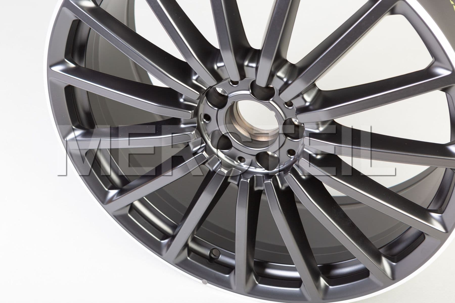 Buy the spare part Mercedes-Benz A24740122007X71 spoke wheel