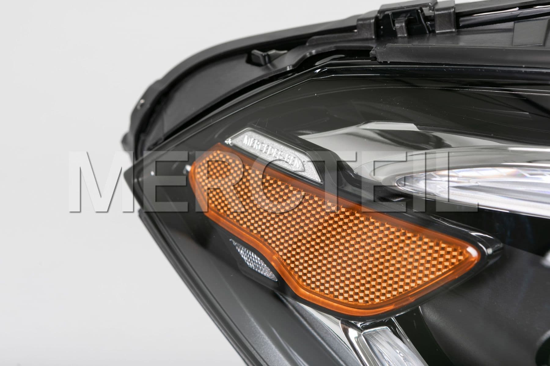 Buy the spare part Mercedes-Benz A2479060207 lamp unit