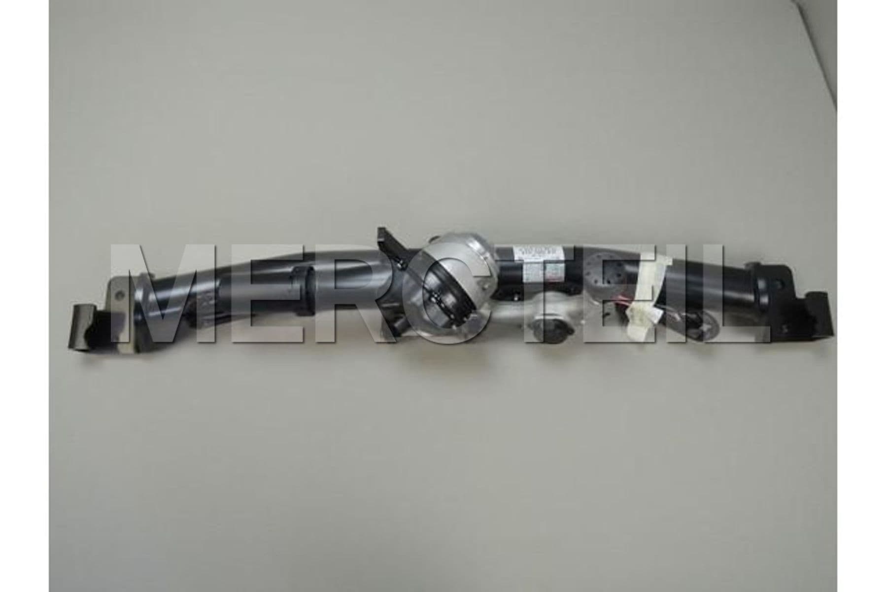 Buy the spare part Mercedes-Benz A2533101300 trailer hitch