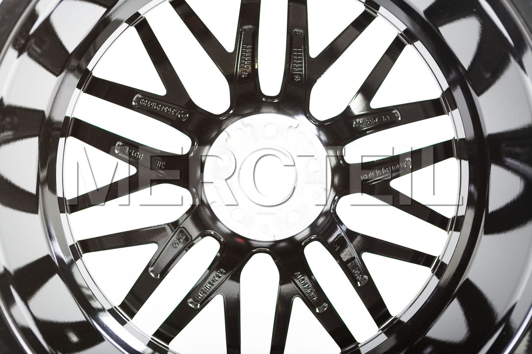 Buy the spare part Mercedes-Benz A25340157007X23 spoke wheel