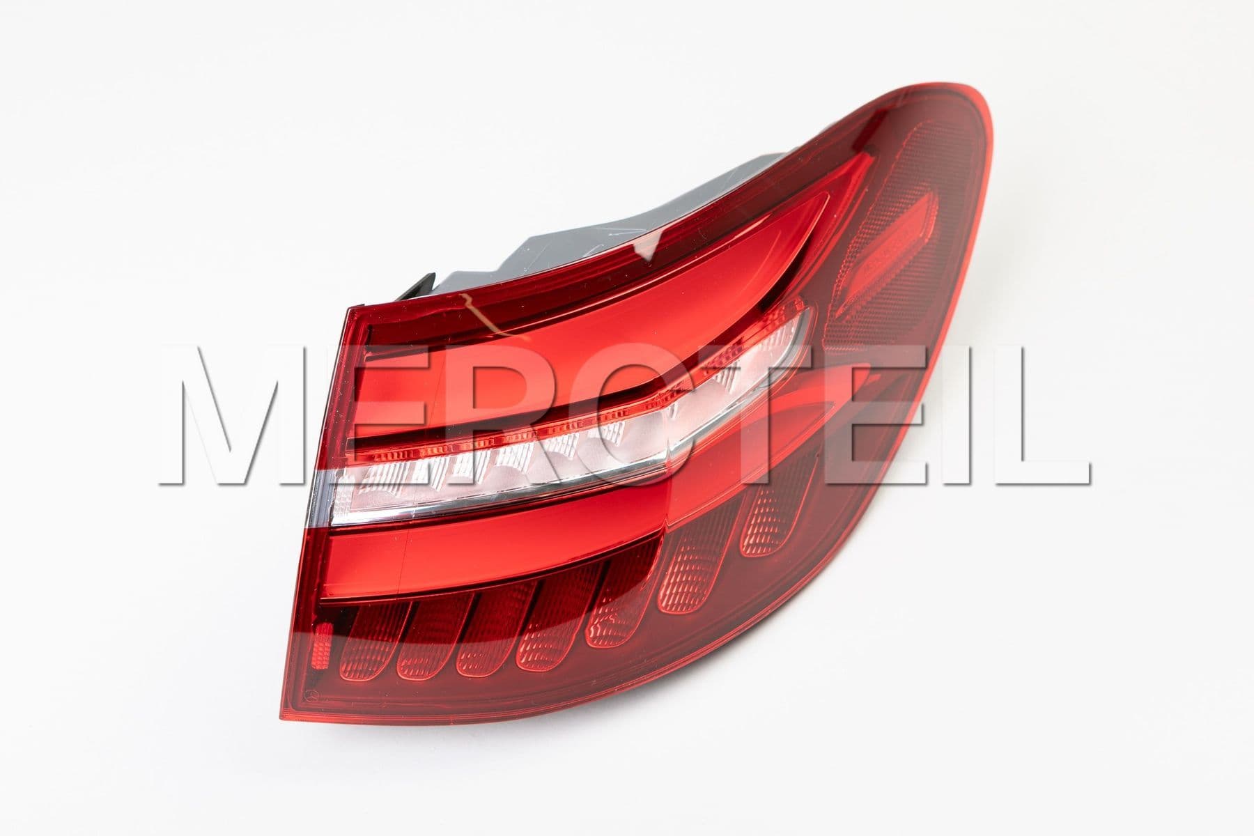 Kaufen Sie das Ersatzteil Mercedes-Benz A253906100064 leuchtenkombin