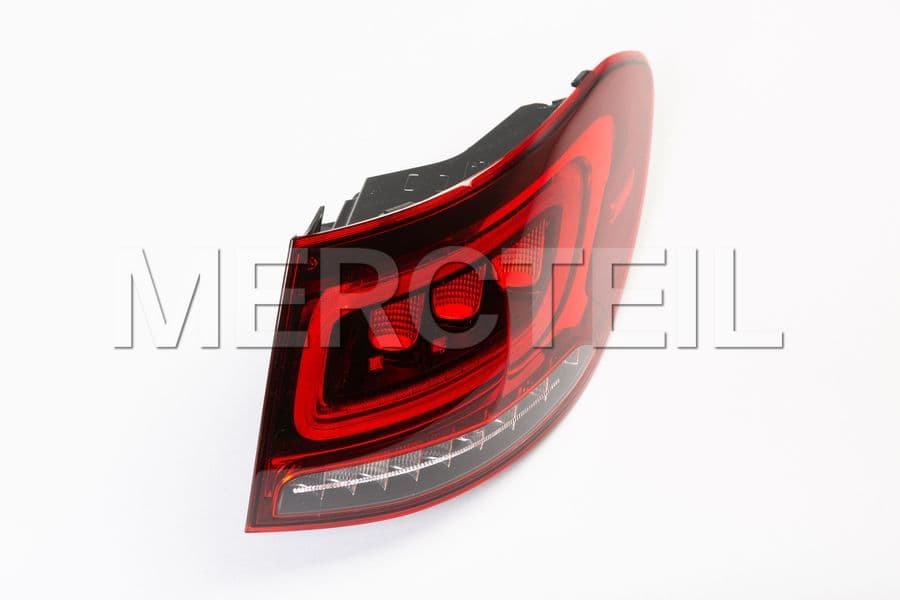 Buy the spare part Mercedes-Benz A2539062703 rear lamp combination