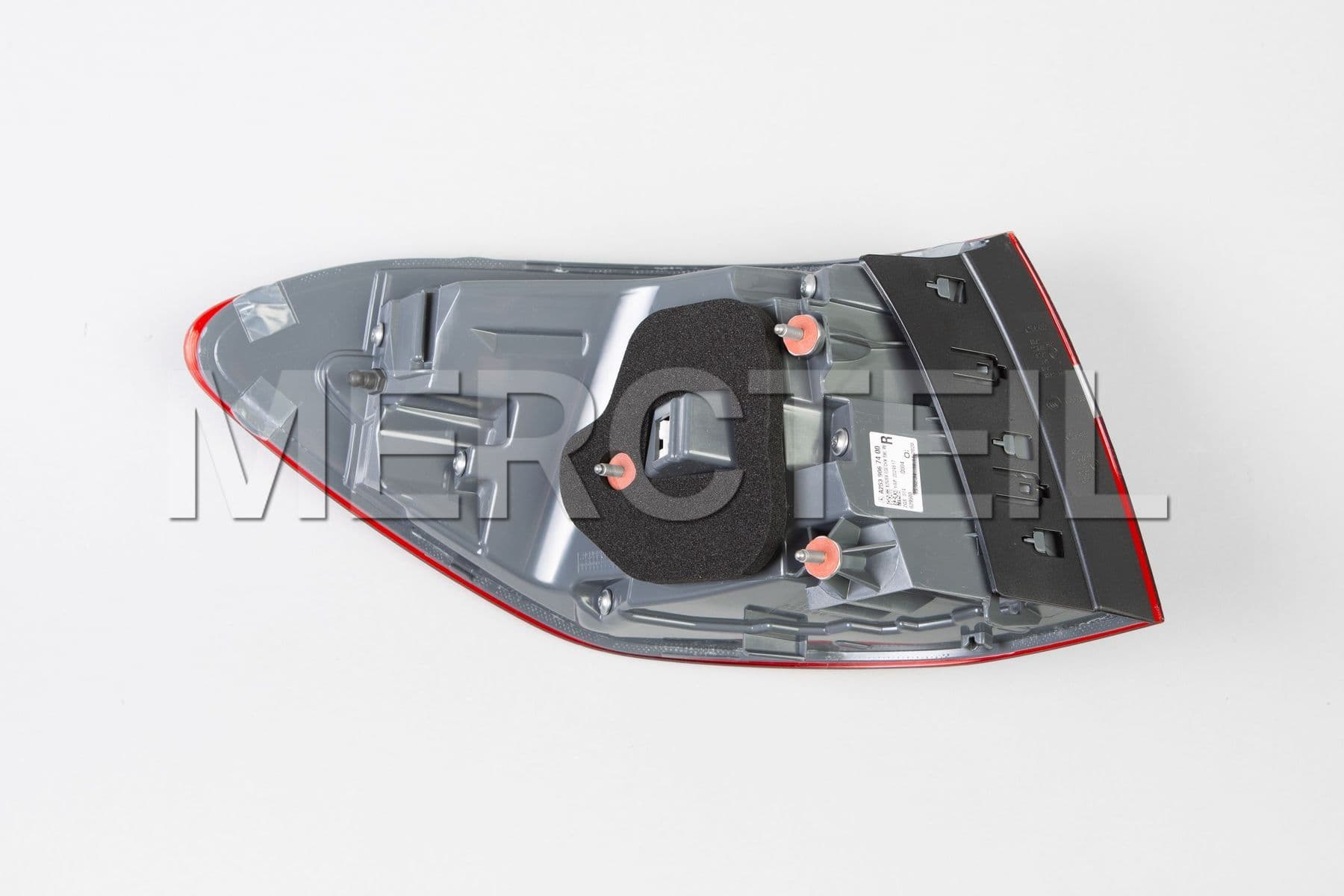 Buy the spare part Mercedes-Benz A253906740064 rear lamp combination