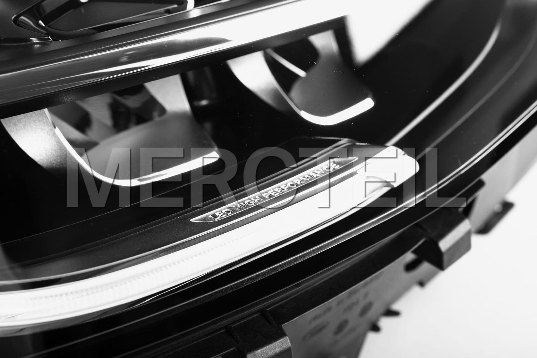 Buy the spare part Mercedes-Benz A2539068201 lamp unit