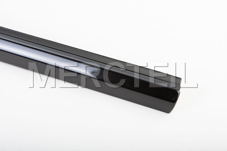 Buy the spare part Mercedes-Benz A257725090064 sealing rail