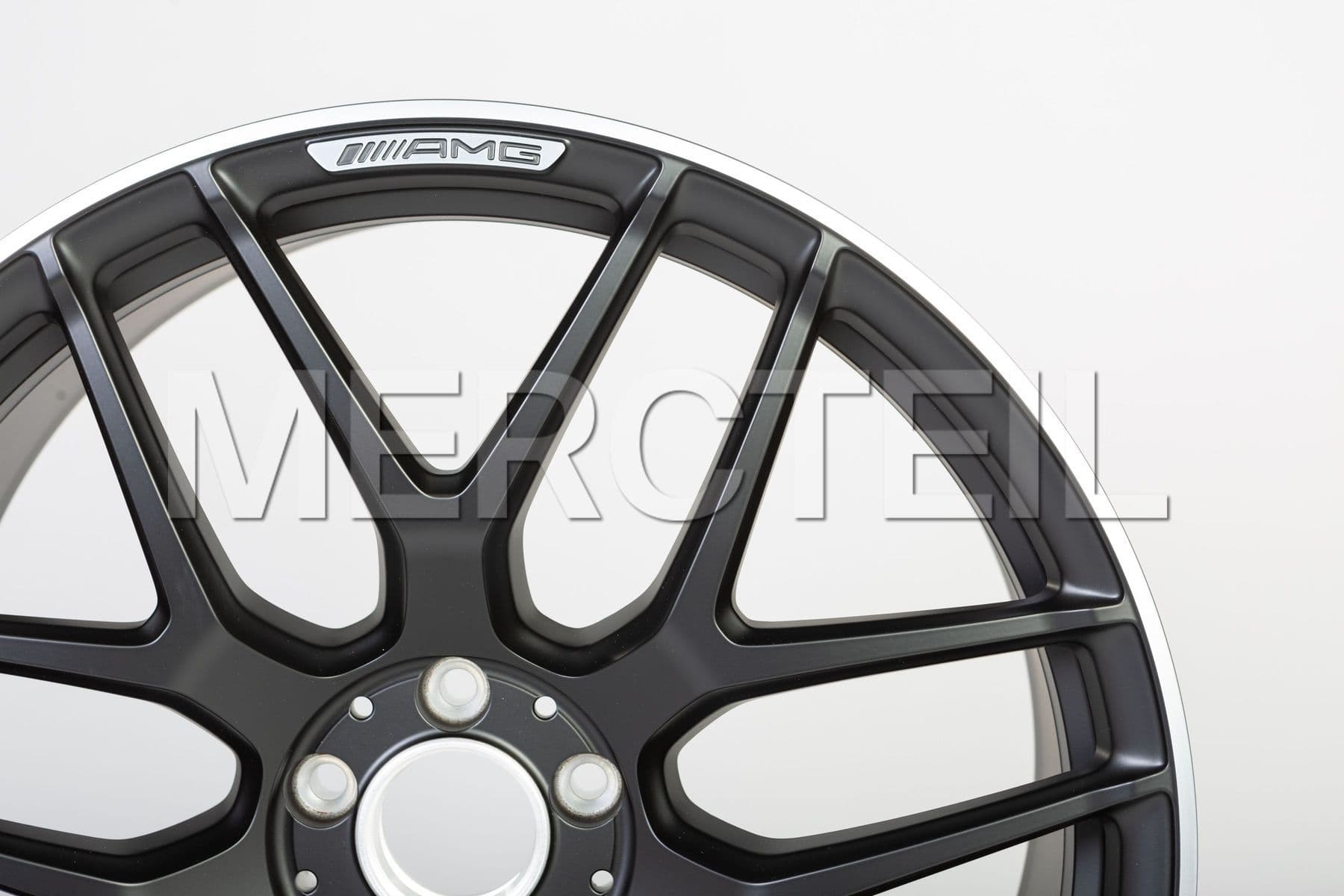 Buy the spare part Mercedes-Benz A29040108007X71 spoke wheel