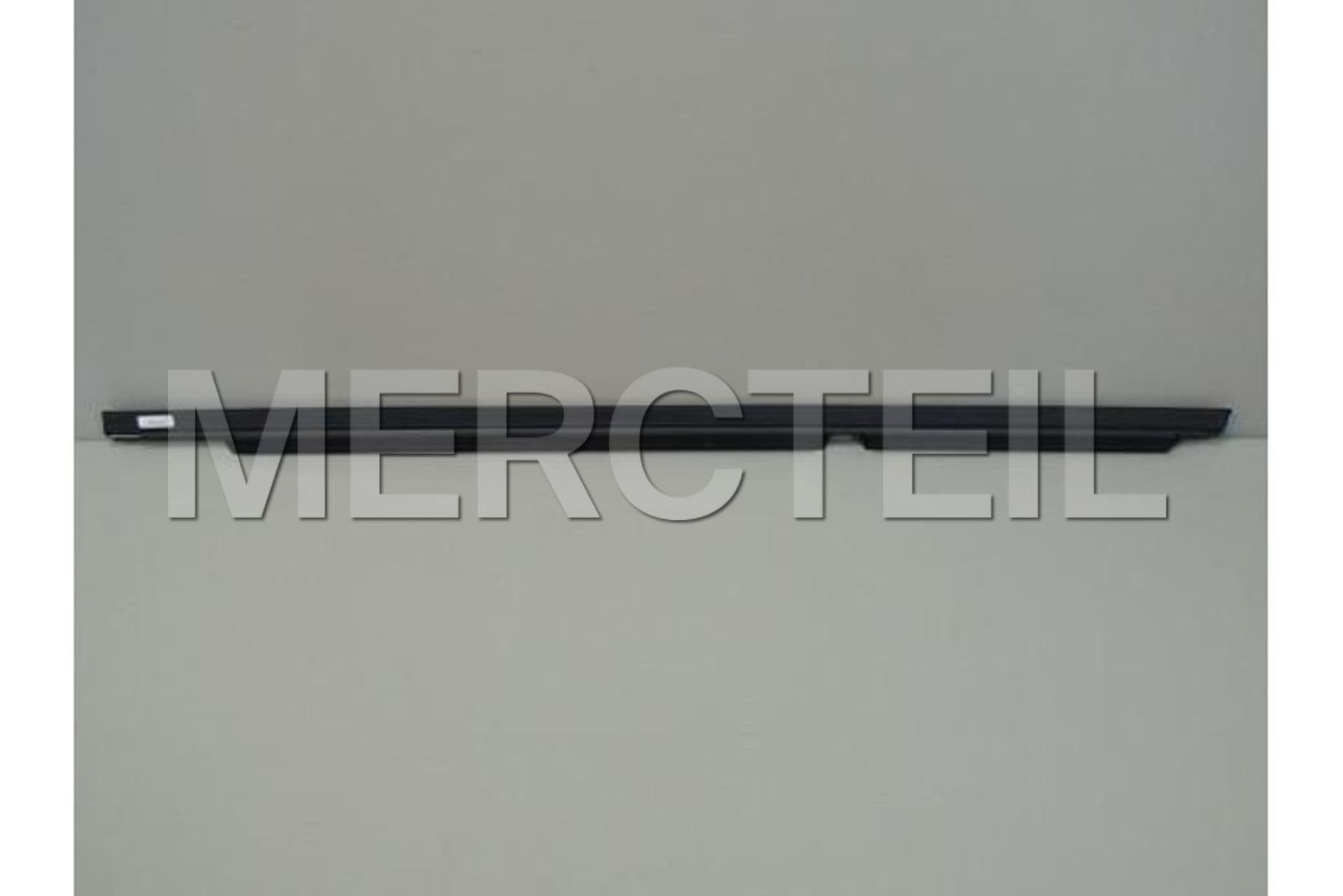 Buy the spare part Mercedes-Benz A2927350900 sealing rail