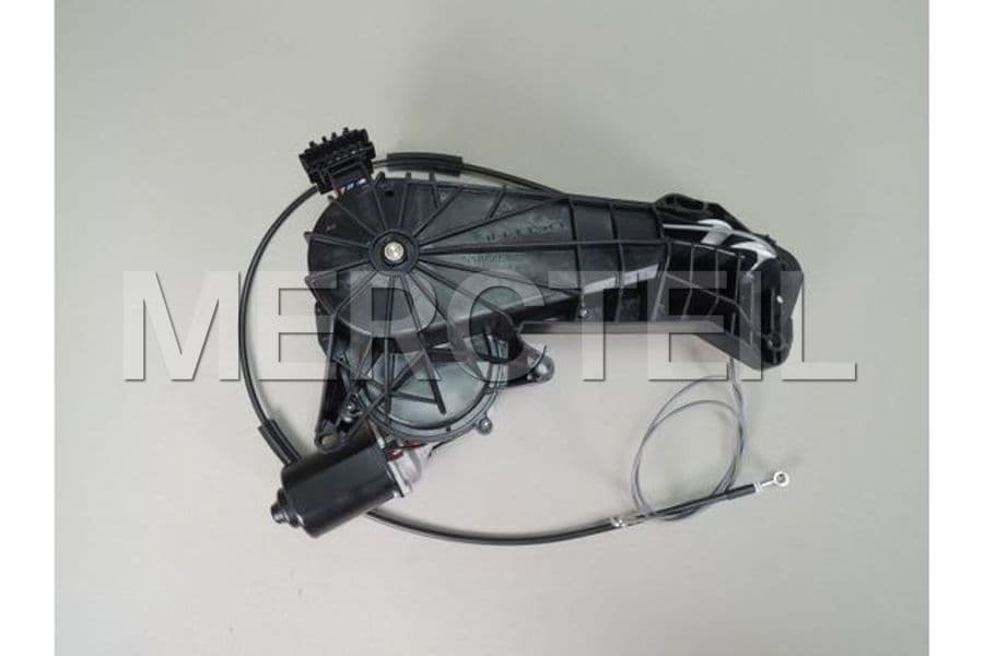 Buy the spare part Mercedes-Benz A447760330064 door actuation
