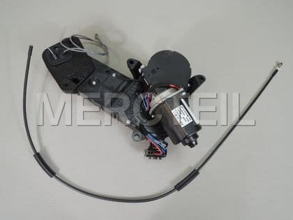 Buy the spare part Mercedes-Benz A447760340064 door actuation
