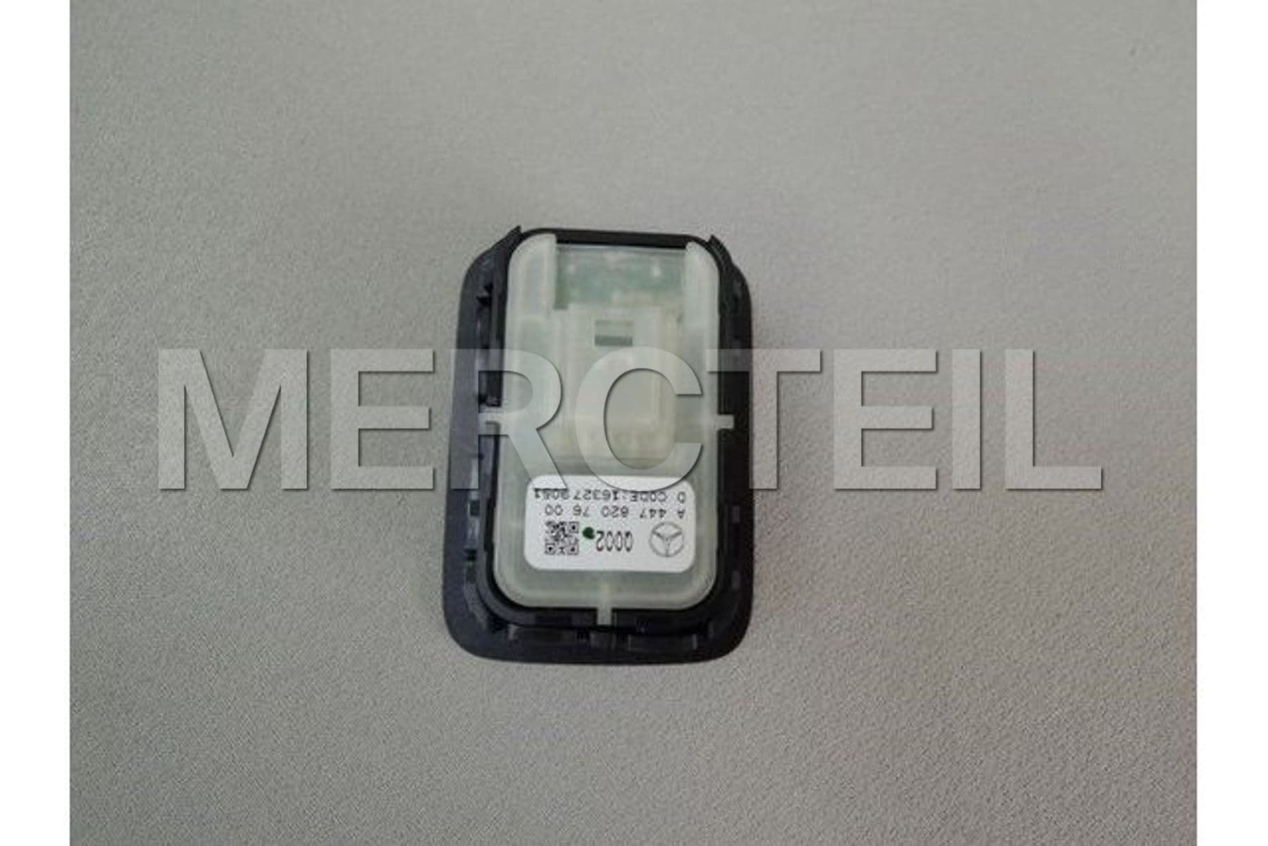 Buy the spare part Mercedes-Benz A44782067009051 push button switch