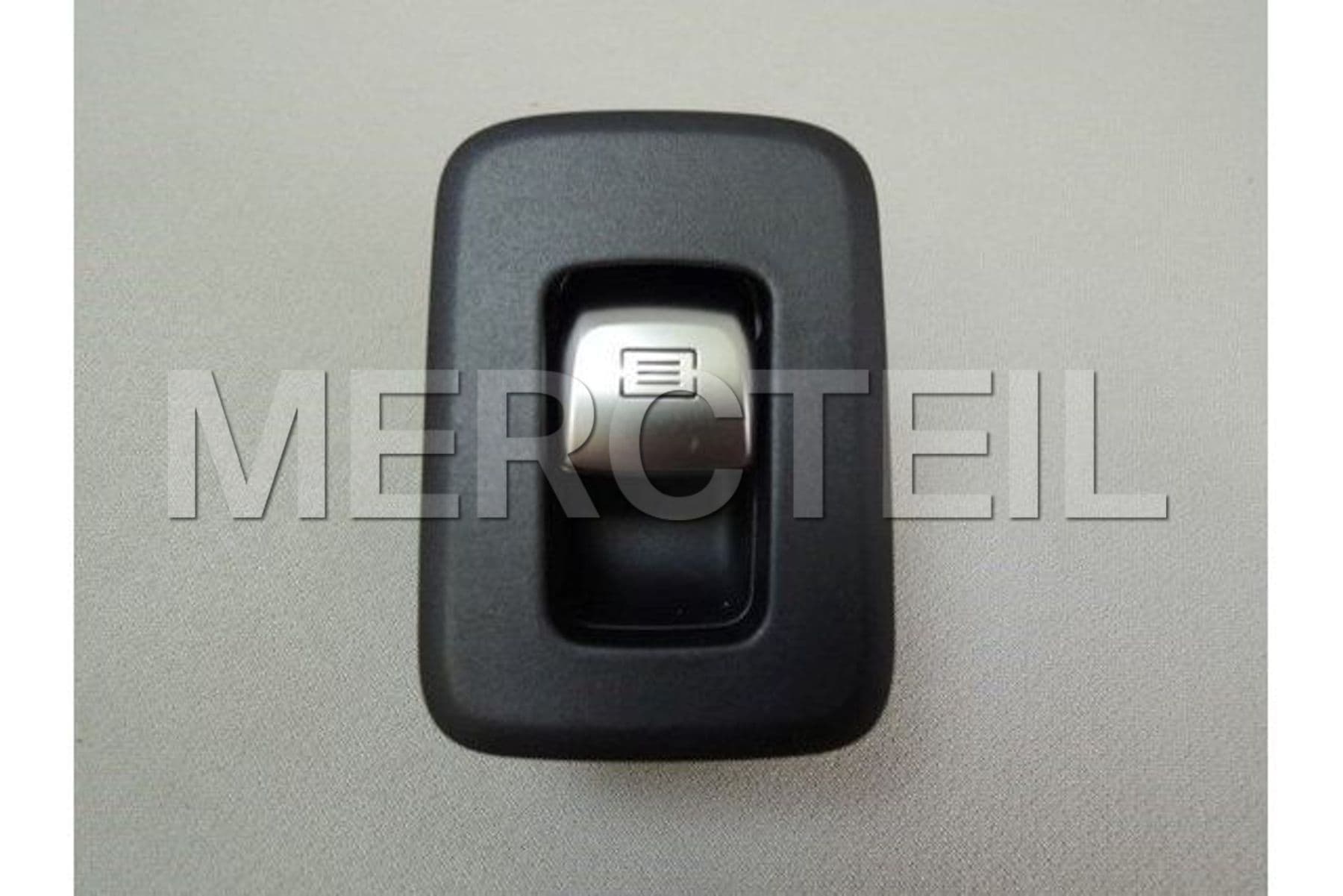Buy the spare part Mercedes-Benz A44782067009051 push button switch