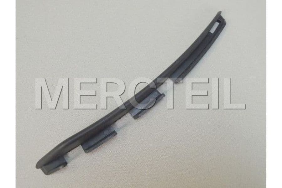 Buy the spare part Mercedes-Benz A4538900300 mud flap