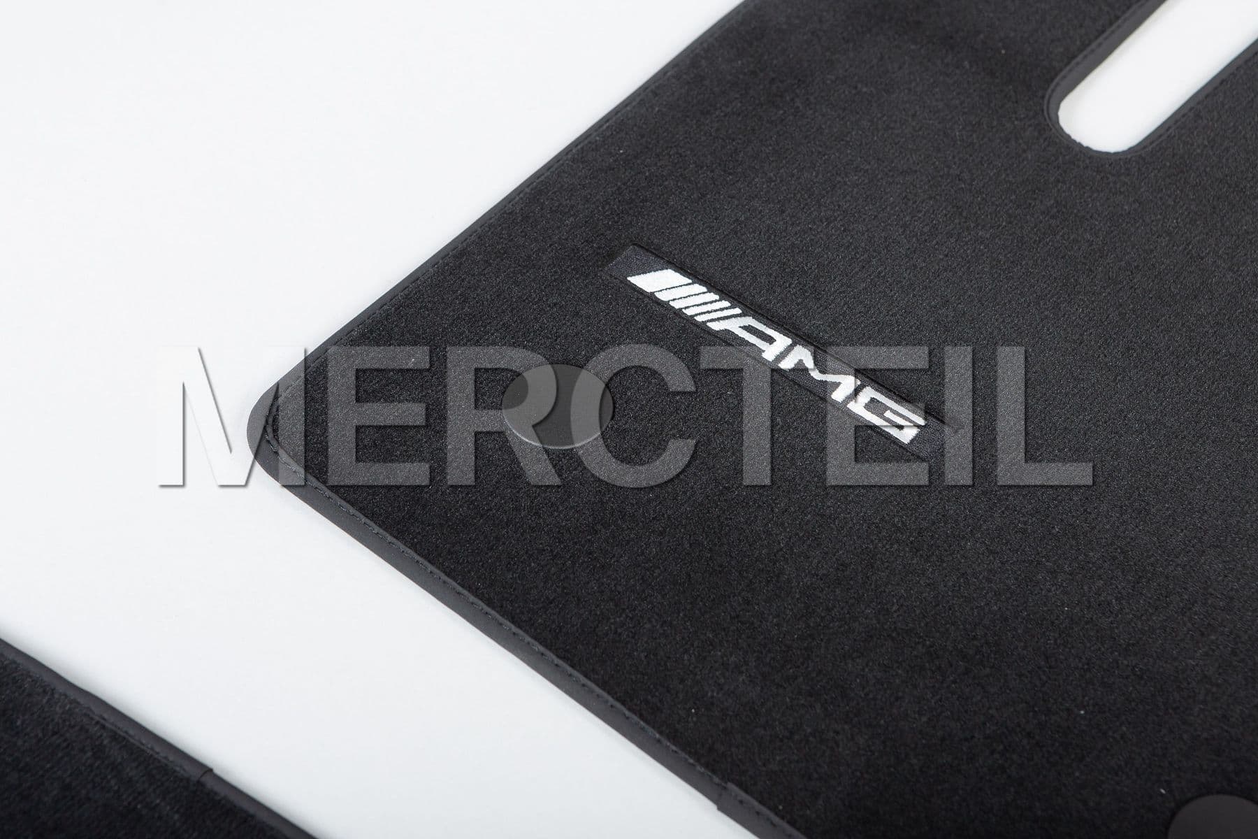 Buy the spare part Mercedes-Benz A46368491009F87 floor mat