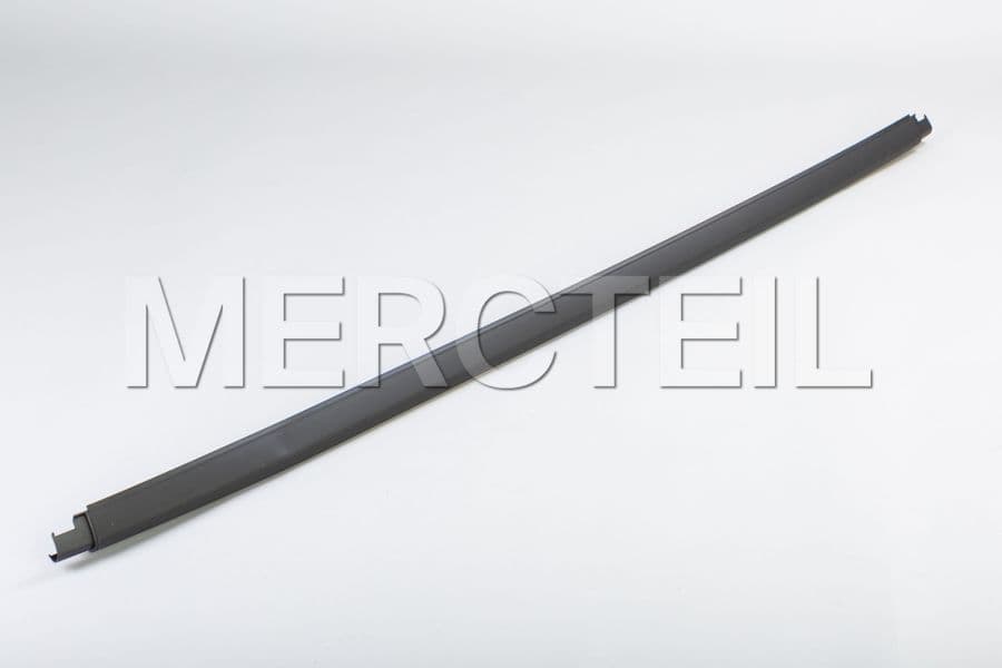 Buy the spare part Mercedes-Benz A46369878007C45 trim strip
