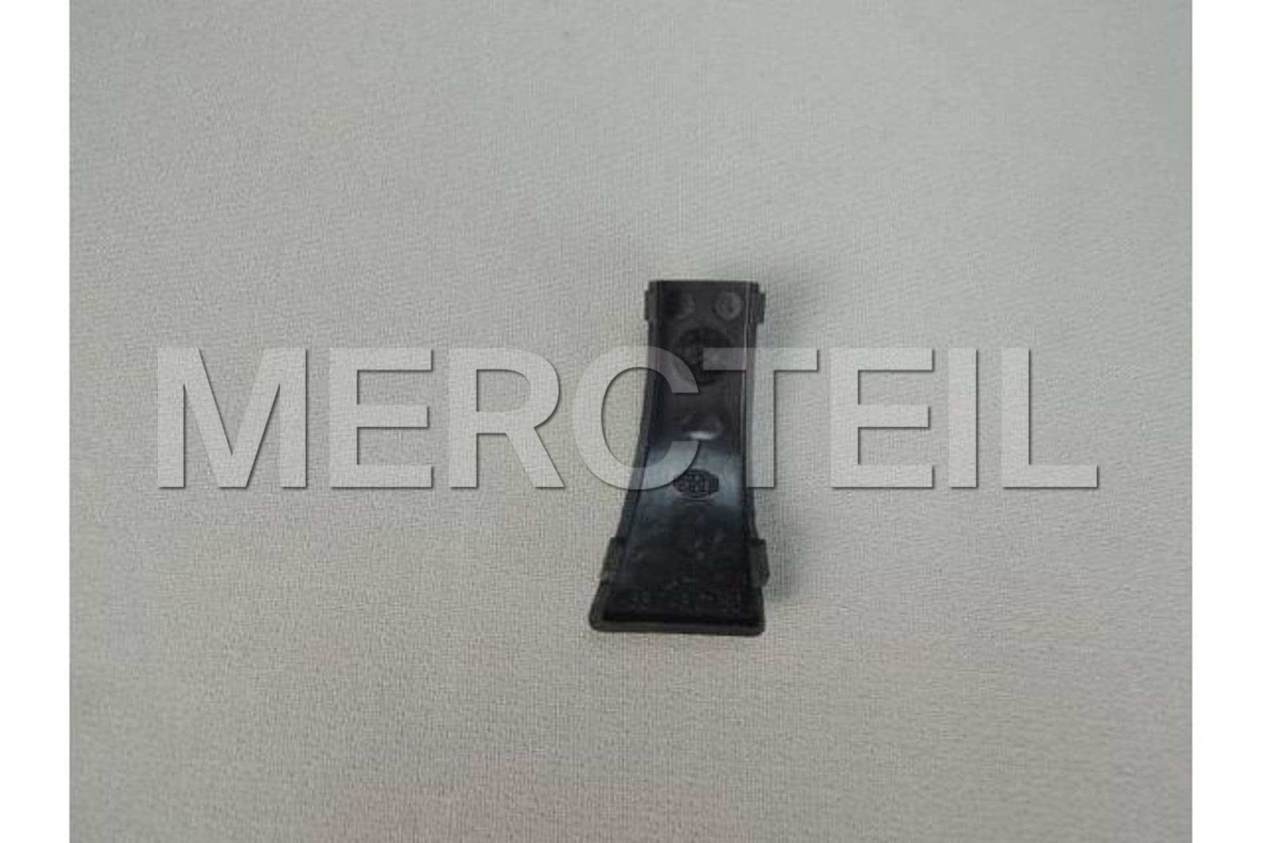 Buy the spare part Mercedes-Benz A46374301309051 couvering