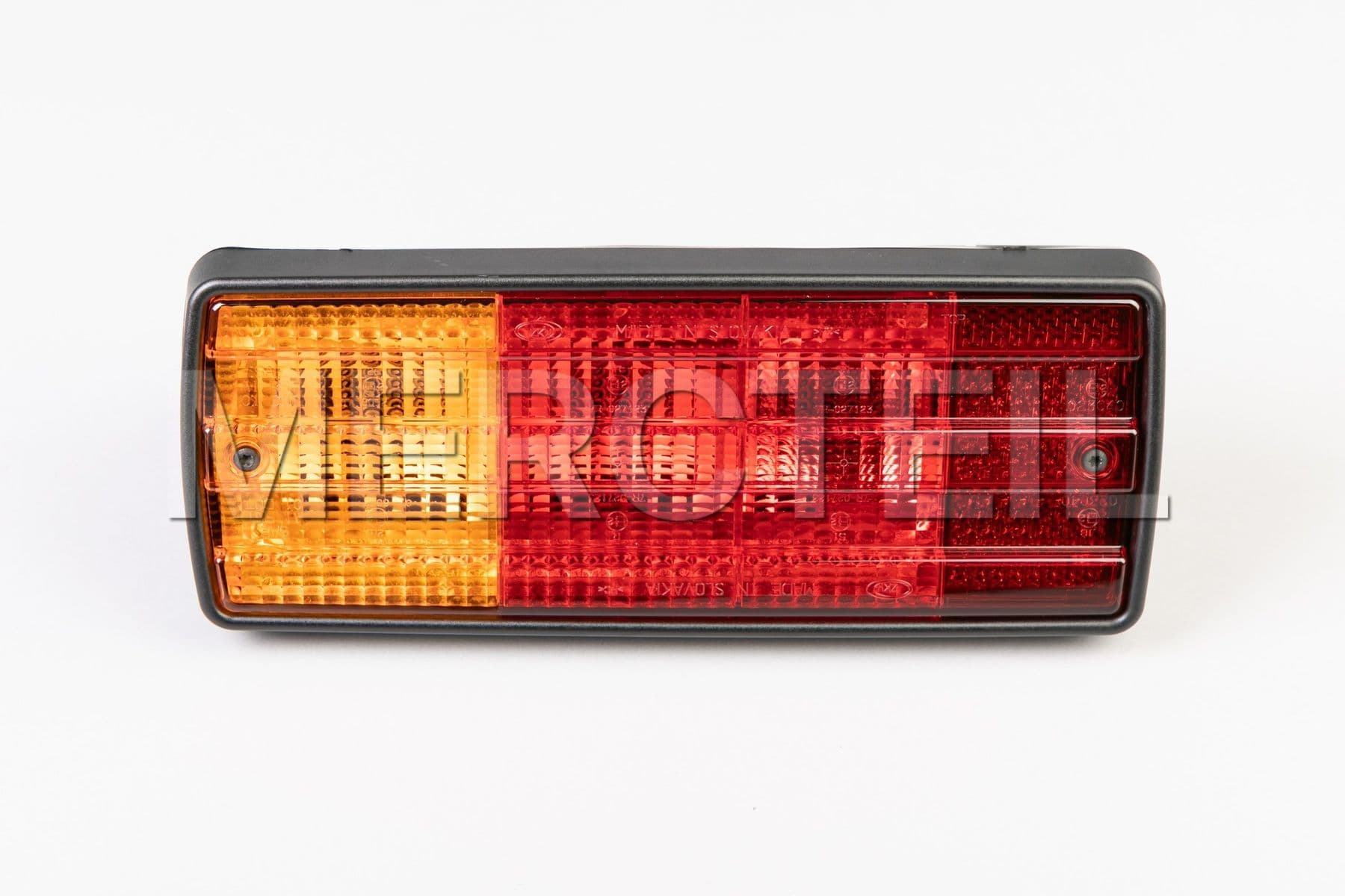 Buy the spare part Mercedes-Benz A4638201064 tail lamp