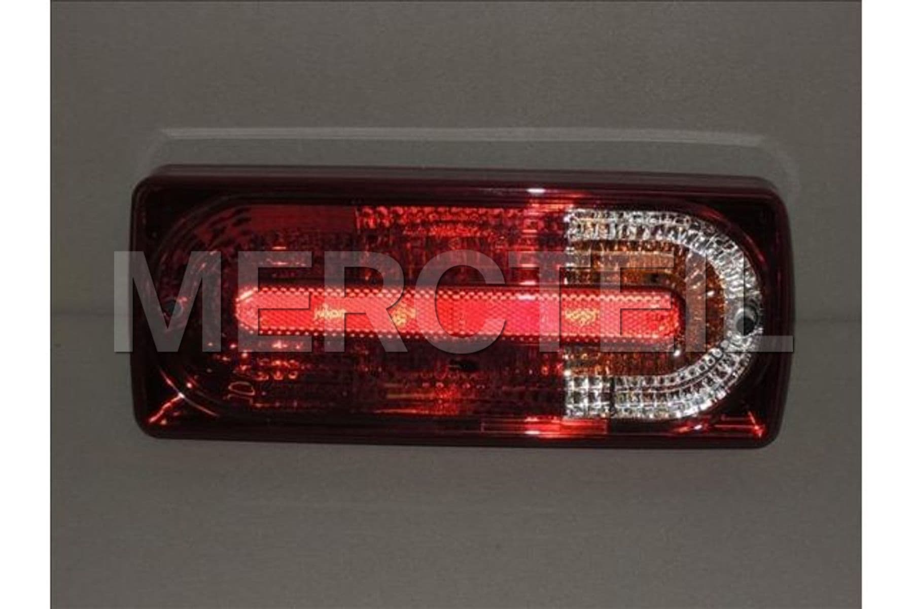 Buy the spare part Mercedes-Benz A4638202064 tail lamp