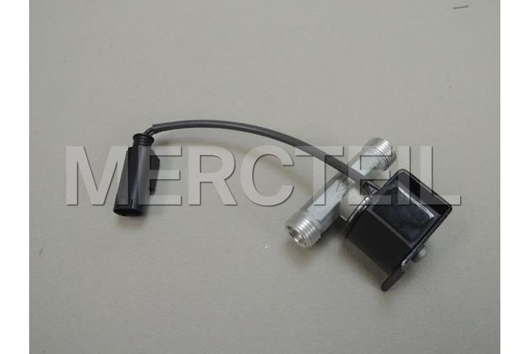 Buy the spare part Mercedes-Benz A4638303200 shut off valve