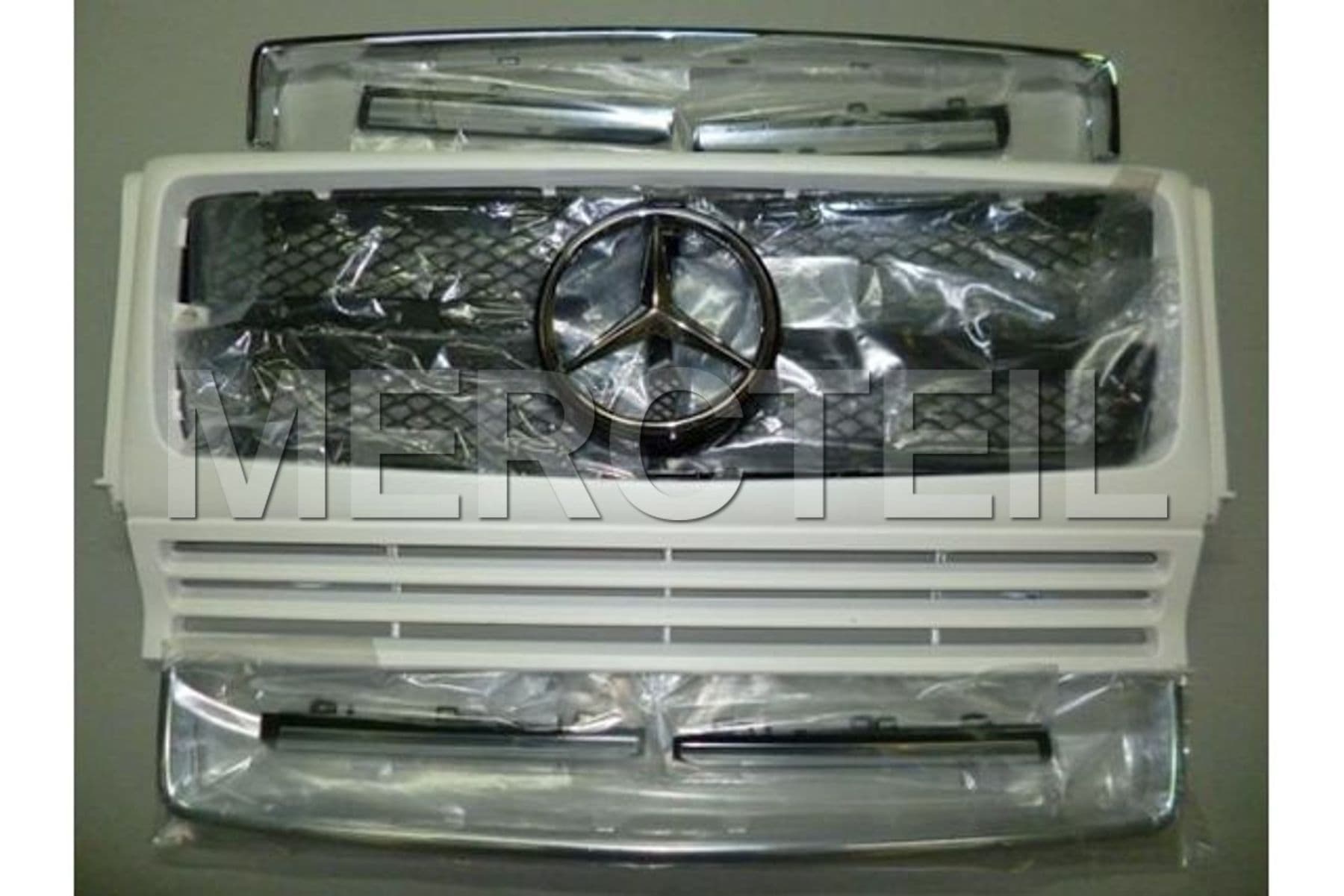 Buy the spare part Mercedes-Benz A46388005239999 radiator grille