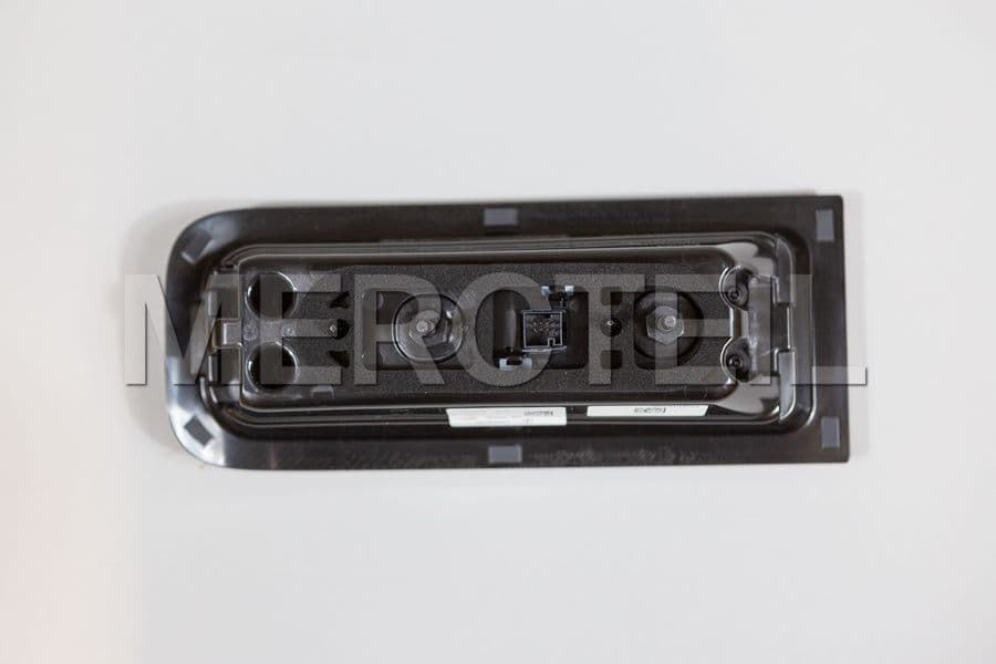 Buy the spare part Mercedes-Benz A4639064201 rear lamp combination