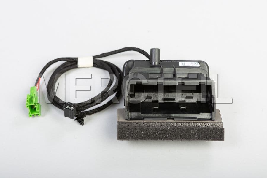 Buy the spare part Mercedes-Benz A4639193900 mounting consule