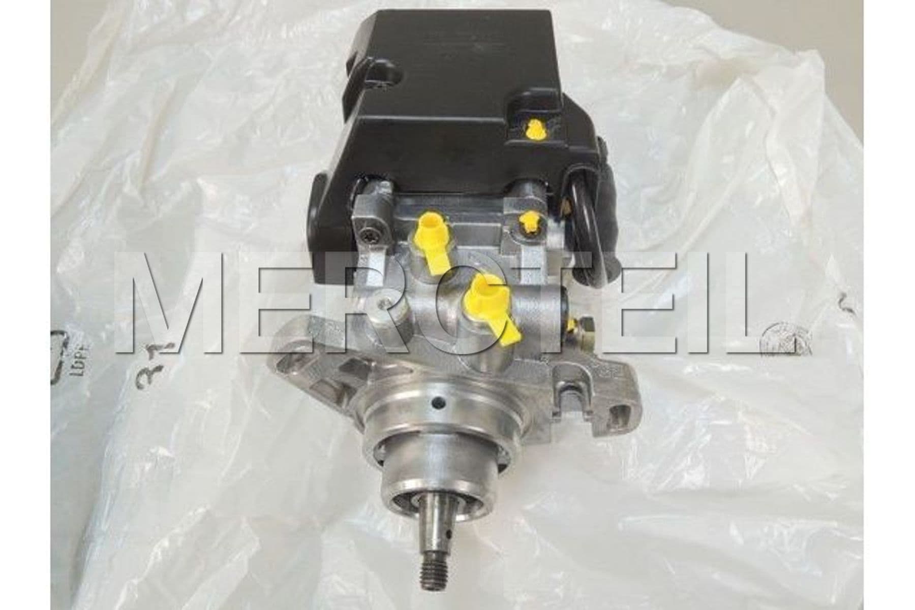 Buy the spare part Mercedes-Benz A6040700201 injection pump