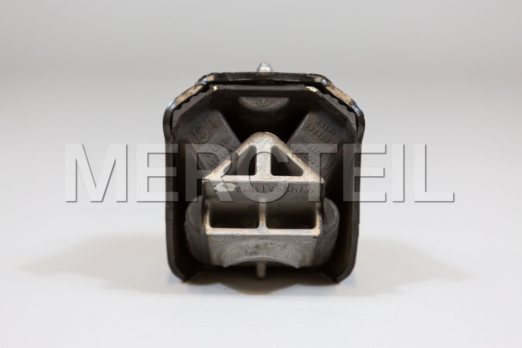 Buy the spare part Mercedes-Benz A9062411513 engine support