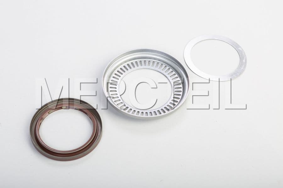 Buy the spare part Mercedes-Benz A9063500135 wheel hub